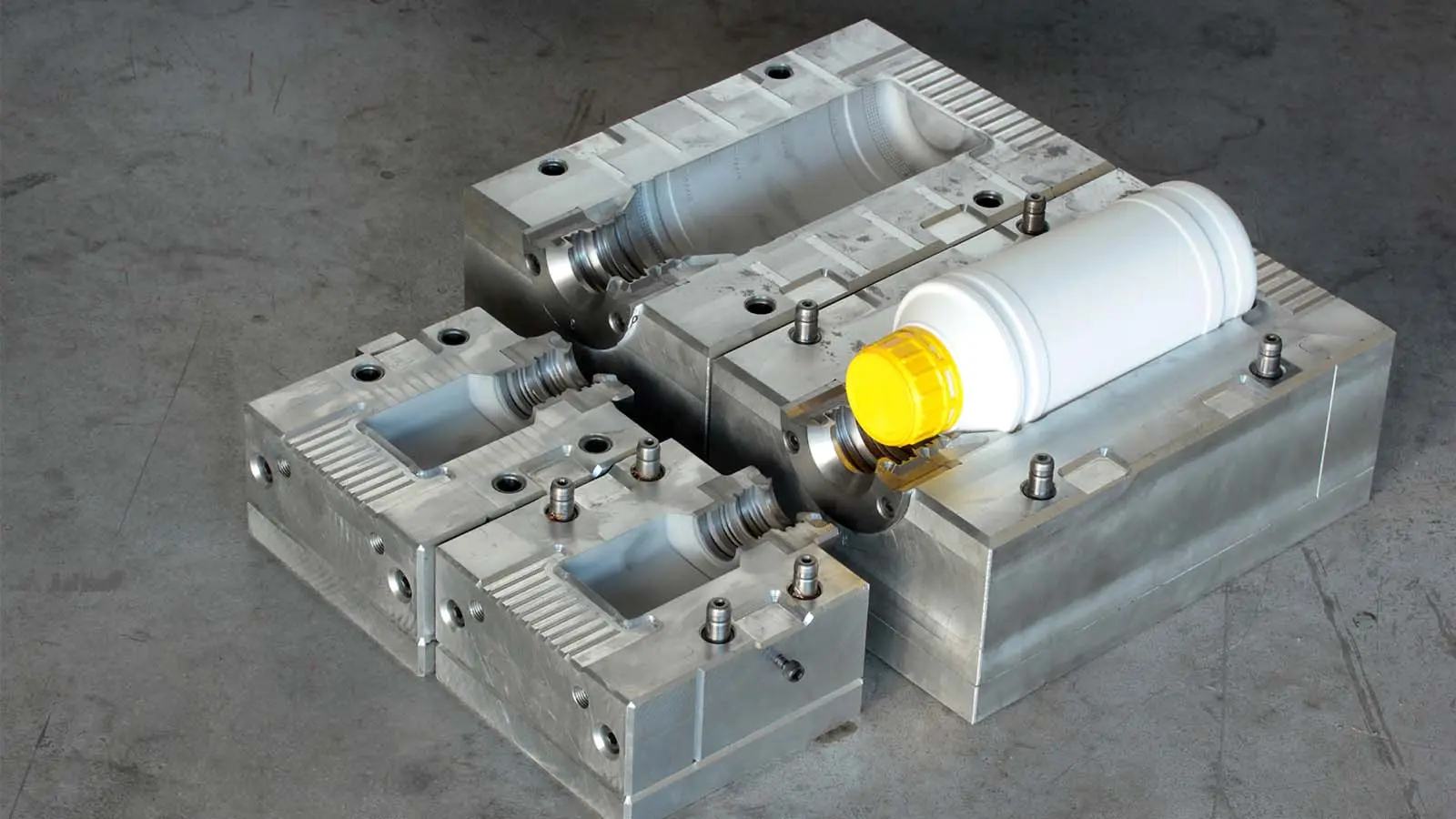 Compression Moulding Explained: Advantages, Applications, and Expert ...