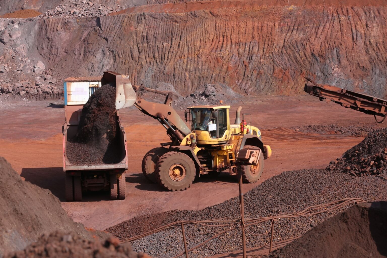 An Unimaginable Fortune Beneath the Earth: 55 Billion Tons of Iron Ore ...